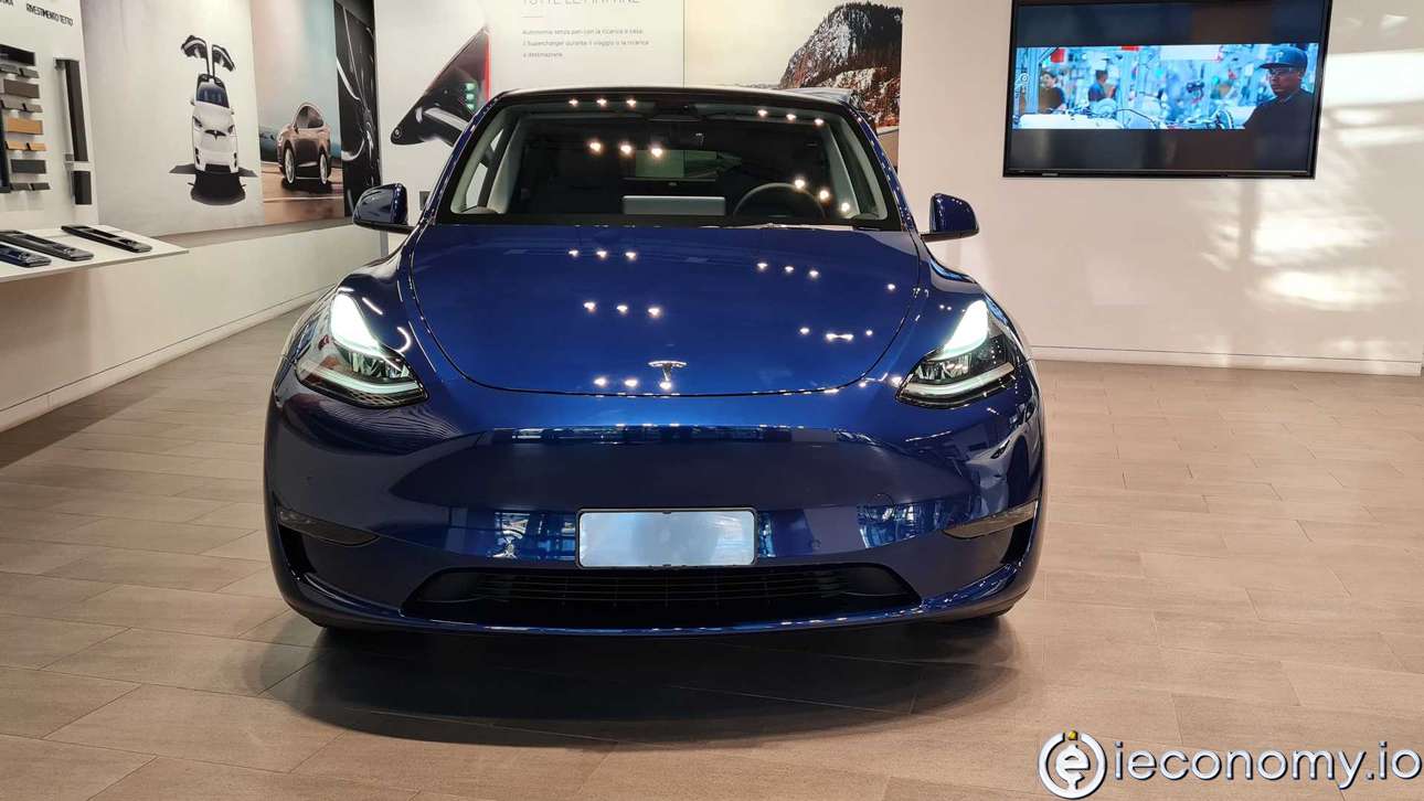 Tesla showed its new compact SUV for the first time in Germany