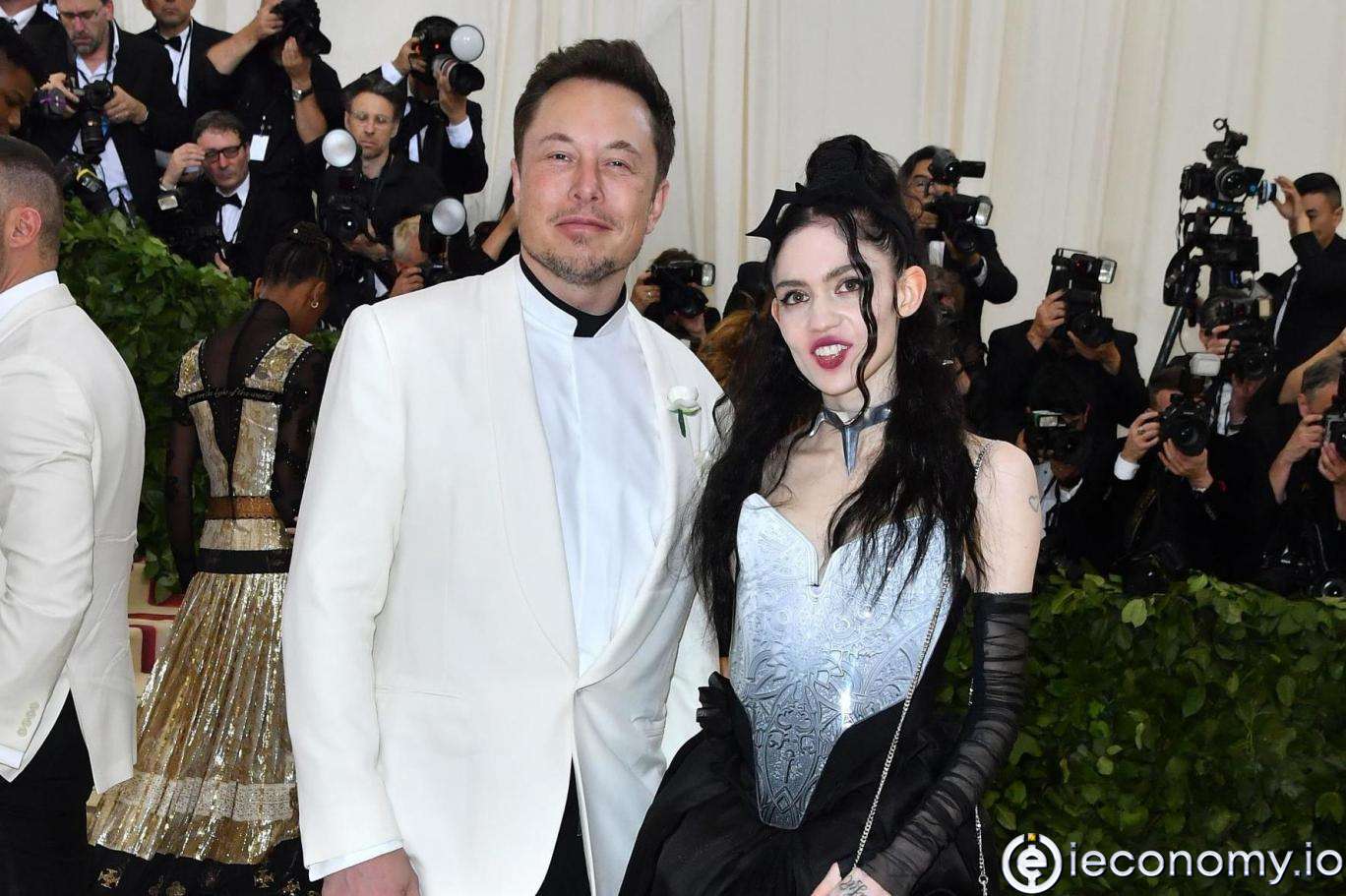 Elon Musk's Ex-girlfriend Grimes Will Accept Payments With DOGE